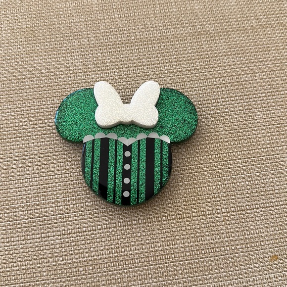 Accessories | Minnie Mouse Haunted Mansion Pop Socket | Poshmark